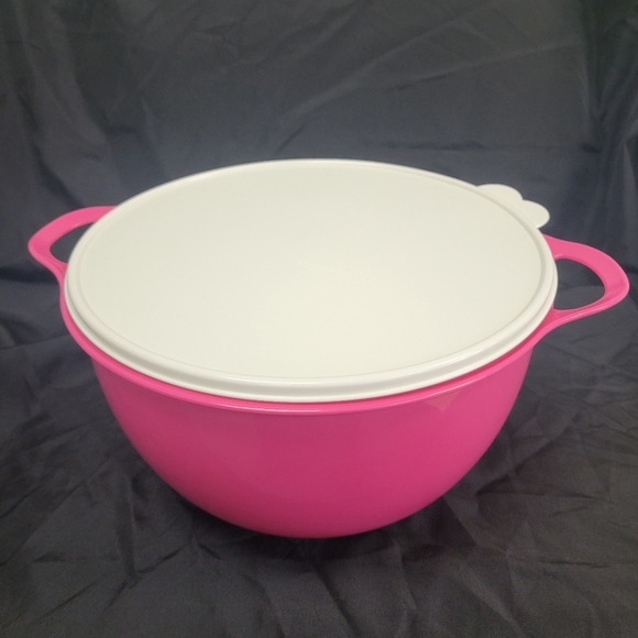 Tupperware | Kitchen | New 42 Cup Pink Tupperware Thatsa Mega Bowl ...